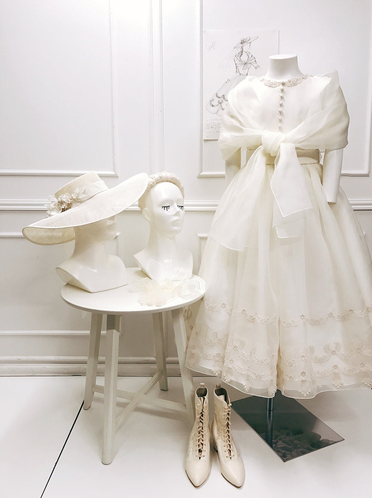 HOUSE OF ARISTOCRAT | DELICATE FLOWER SET | BESPOKE SERVICES – House of ...