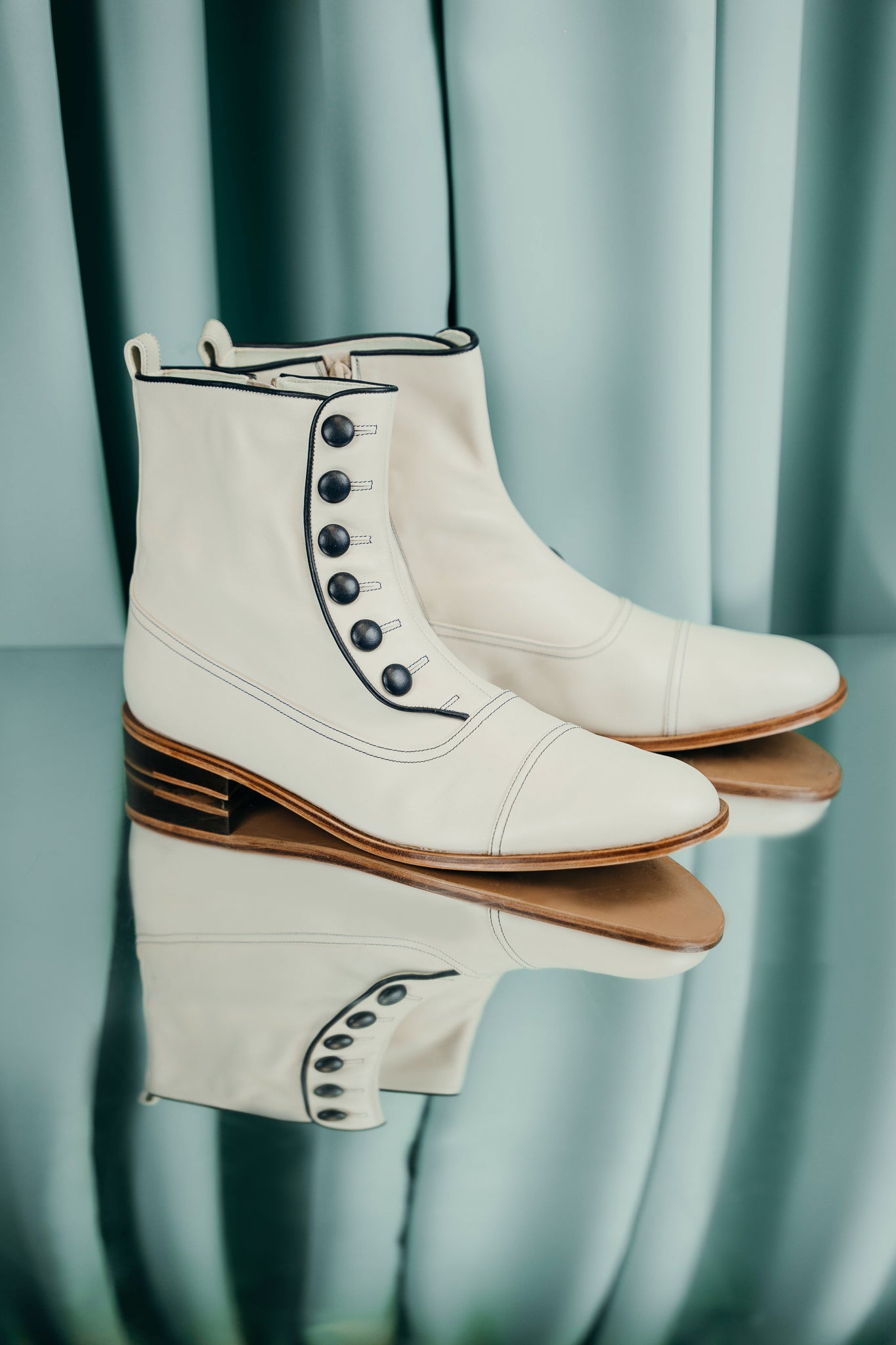 WHITE SAND SIDE_BUTTON BOOTS – House of ARISTOCRAT