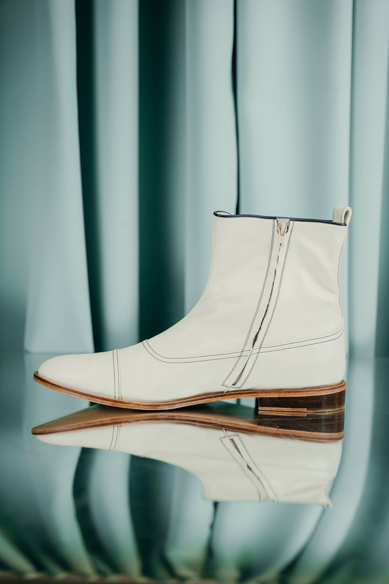 WHITE SAND SIDE_BUTTON BOOTS – House of ARISTOCRAT