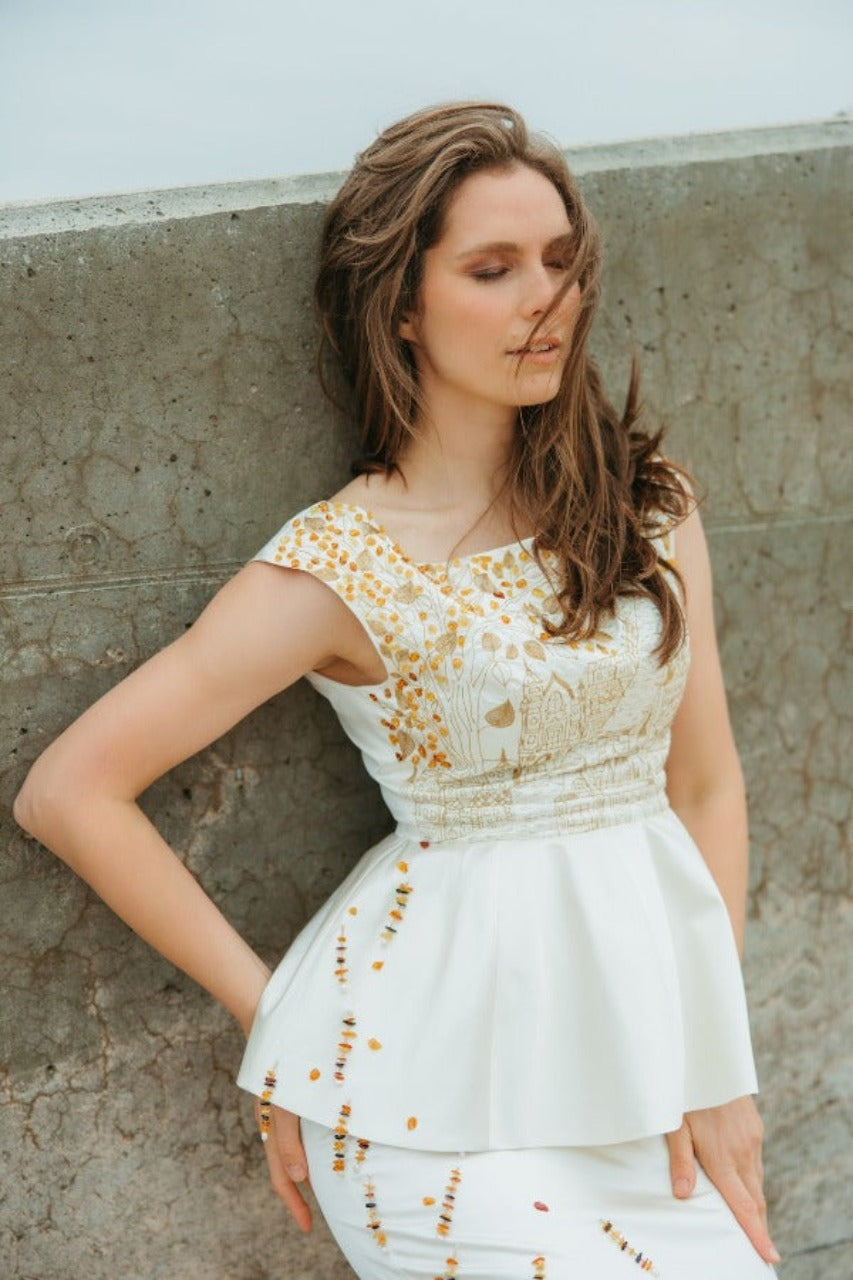 FEMME ARISTOCRATE | GOLDEN CITY AMBER SILK TOP WITH A BASQUE | RIVIERA ...